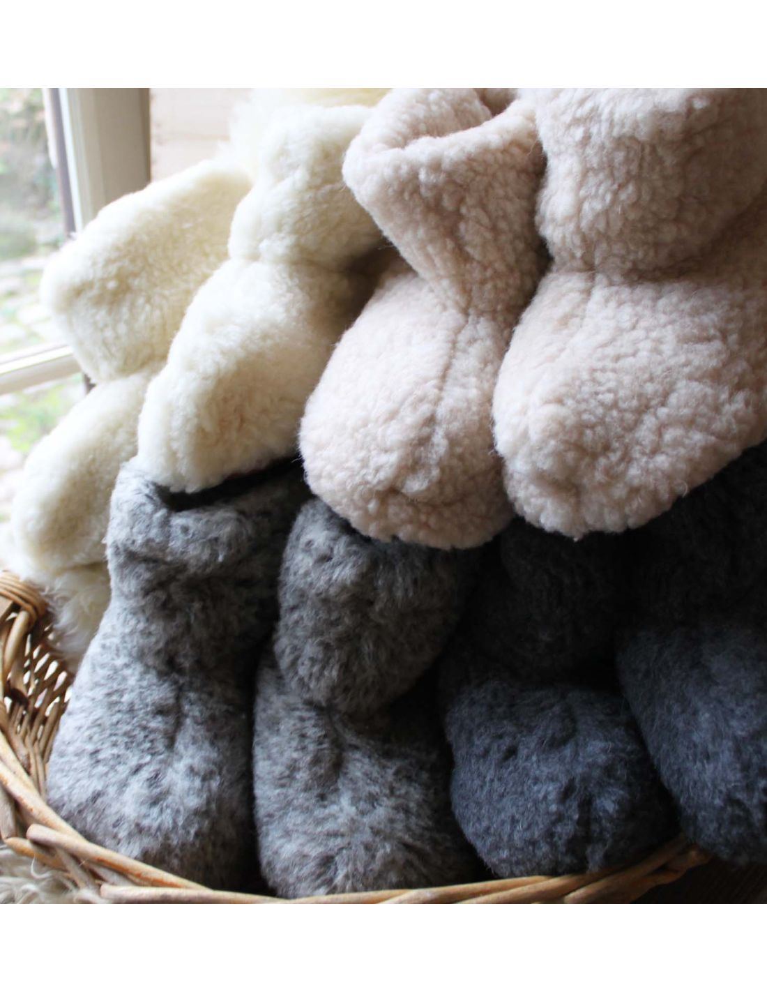 Chaussons boots laine, mules et mocassins en peau d'agneau véritable